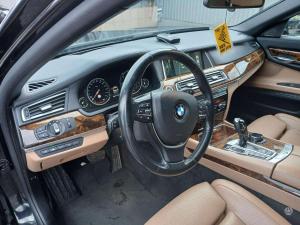 Black BMW 730 2013 in Vilnius, with an engine capacity of 2.99 L and mileage of 2958 thousand km for 19900 €, photo 3 on AUTOMOTO.COM.LV