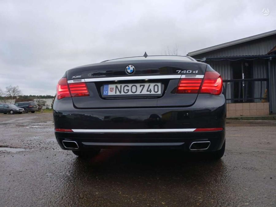 Black BMW 730 2013 in Vilnius, with an engine capacity of 2.99 L and mileage of 2958 thousand km for 19900 €, photo 7 on AUTOMOTO.COM.LV