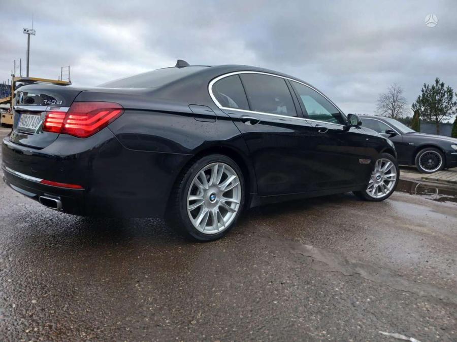 Black BMW 730 2013 in Vilnius, with an engine capacity of 2.99 L and mileage of 2958 thousand km for 19900 €, photo 8 on AUTOMOTO.COM.LV
