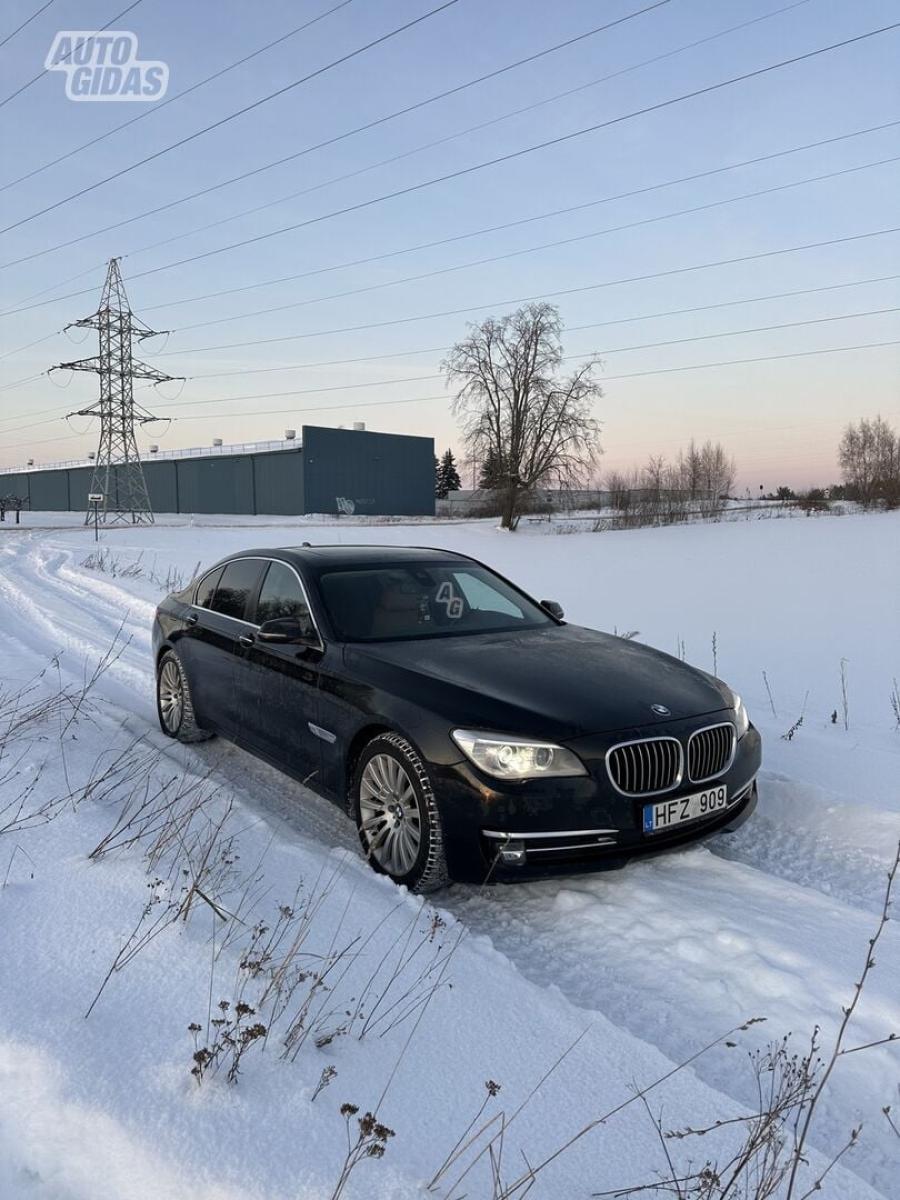 Black BMW 730 2013 in Vilnius, with an engine capacity of 3.00 L and mileage of 292 thousand km for 14000 €, photo 4 on AUTOMOTO.COM.LV