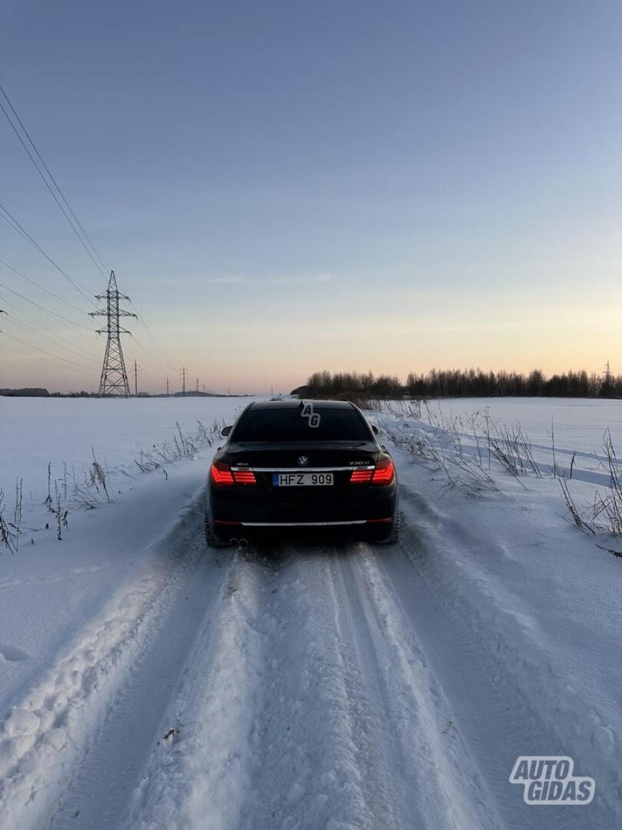 Black BMW 730 2013 in Vilnius, with an engine capacity of 3.00 L and mileage of 292 thousand km for 14000 €, photo 7 on AUTOMOTO.COM.LV
