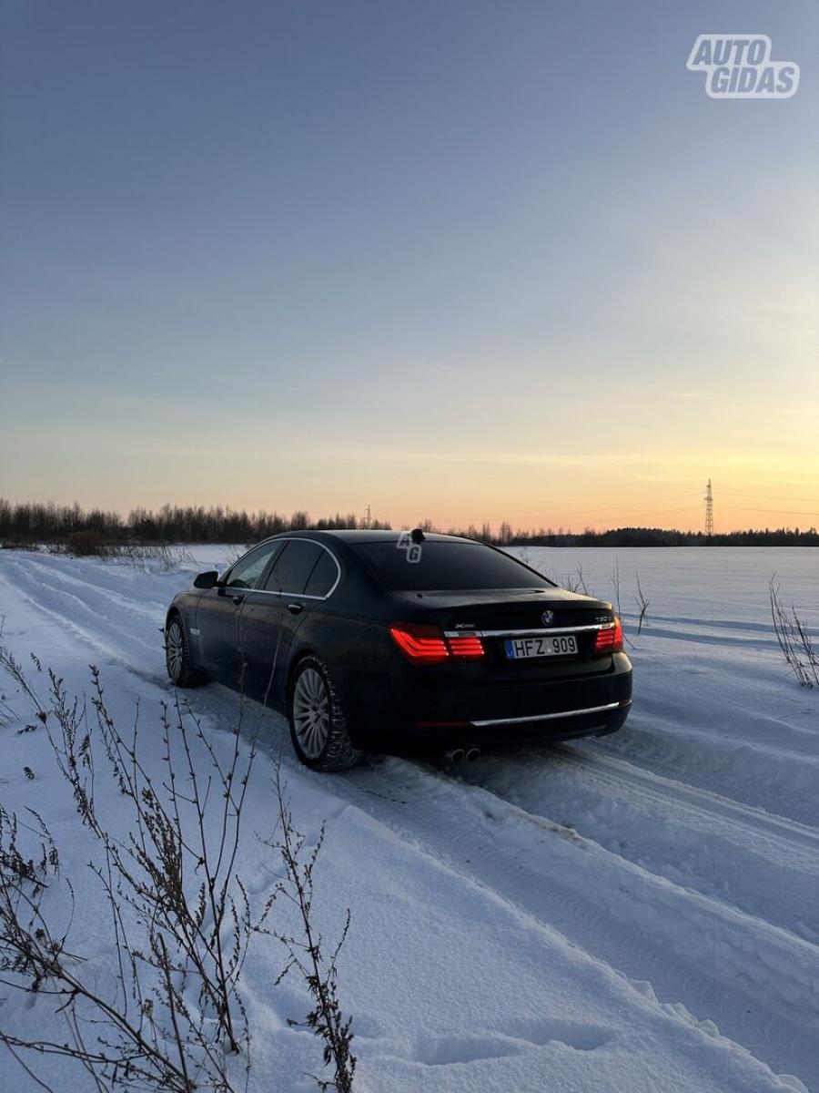 Black BMW 730 2013 in Vilnius, with an engine capacity of 3.00 L and mileage of 292 thousand km for 14000 €, photo 8 on AUTOMOTO.COM.LV