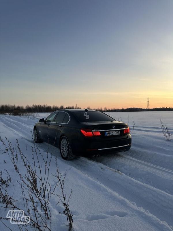 Melns BMW 730 2013 Viļņa, ar dzinēja tilpumu 3.00 L un nobraukumu 292 tūkst. km par 14000 €, foto 9 vietnē AUTOMOTO.COM.LV