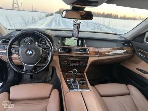 Black BMW 730 2013 in Vilnius, with an engine capacity of 3.00 L and mileage of 292 thousand km for 14000 €, photo 12 on AUTOMOTO.COM.LV
