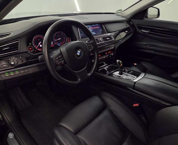 Black BMW 730 2013 in Marijampole, with an engine capacity of 2.99 L and mileage of 313 thousand km for 13650 €, photo 2 on AUTOMOTO.COM.LV