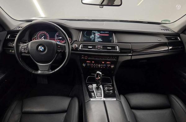 Black BMW 730 2013 in Marijampole, with an engine capacity of 2.99 L and mileage of 313 thousand km for 13650 €, photo 7 on AUTOMOTO.COM.LV