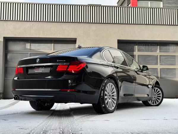 Black BMW 730 2013 in Riga, with an engine capacity of 3.00 L and mileage of 250 thousand km for 100 €, photo 2 on AUTOMOTO.COM.LV