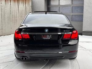 Black BMW 730 2013 in Riga, with an engine capacity of 3.00 L and mileage of 250 thousand km for 100 €, photo 4 on AUTOMOTO.COM.LV