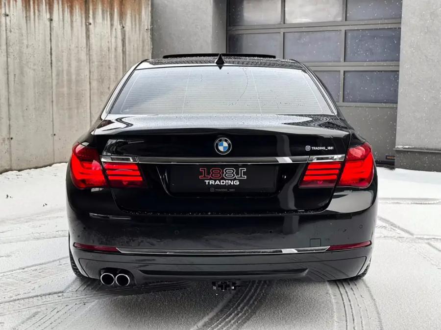 Black BMW 730 2013 in Riga, with an engine capacity of 3.00 L and mileage of 250 thousand km for 100 €, photo 4 on AUTOMOTO.COM.LV