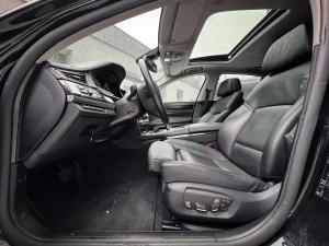 Black BMW 730 2013 in Riga, with an engine capacity of 3.00 L and mileage of 250 thousand km for 100 €, photo 6 on AUTOMOTO.COM.LV