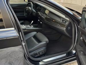 Black BMW 730 2013 in Riga, with an engine capacity of 3.00 L and mileage of 250 thousand km for 100 €, photo 9 on AUTOMOTO.COM.LV
