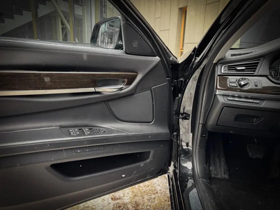 Melns BMW 730 2013 Rīga, ar dzinēja tilpumu 3.00 L un nobraukumu 214 tūkst. km par 17500 €, foto 17 vietnē AUTOMOTO.COM.LV