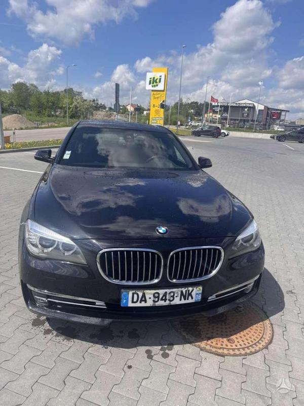 Black BMW 730 2013 in Kaunas, with an engine capacity of 2.99 L and mileage of 300 thousand km for 10950 €, photo 2 on AUTOMOTO.COM.LV