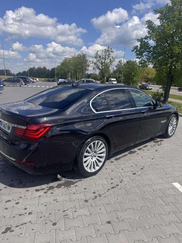 Black BMW 730 2013 in Kaunas, with an engine capacity of 2.99 L and mileage of 300 thousand km for 10950 €, photo 5 on AUTOMOTO.COM.LV