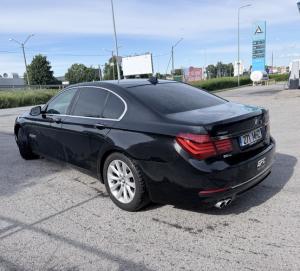 Black BMW 730 2013 in Tallinn, with an engine capacity of 3.00 L and mileage of 227 thousand km for 15800 €, photo 5 on AUTOMOTO.COM.LV