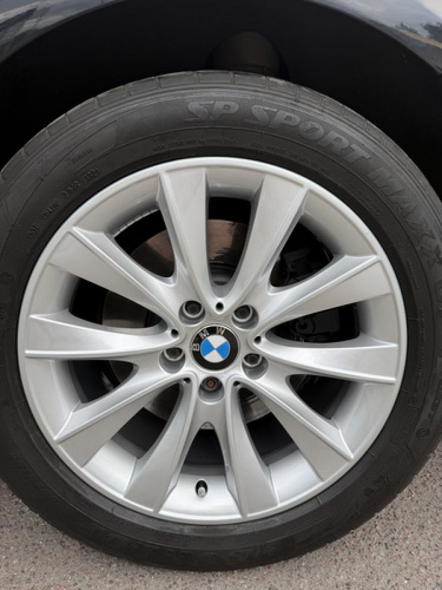 Black BMW 730 2013 in Tallinn, with an engine capacity of 3.00 L and mileage of 227 thousand km for 15800 €, photo 7 on AUTOMOTO.COM.LV