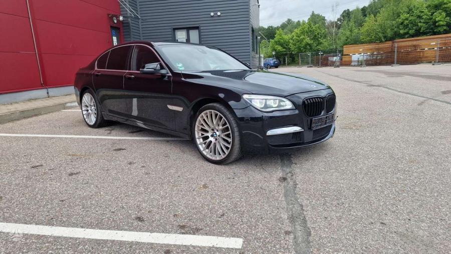 Black BMW 730 2013 in Kaunas, with an engine capacity of 2.99 L and mileage of 286 thousand km for 13450 €, photo 1 on AUTOMOTO.COM.LV