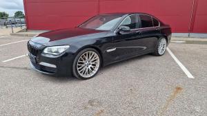 Black BMW 730 2013 in Kaunas, with an engine capacity of 2.99 L and mileage of 286 thousand km for 13450 €, photo 3 on AUTOMOTO.COM.LV