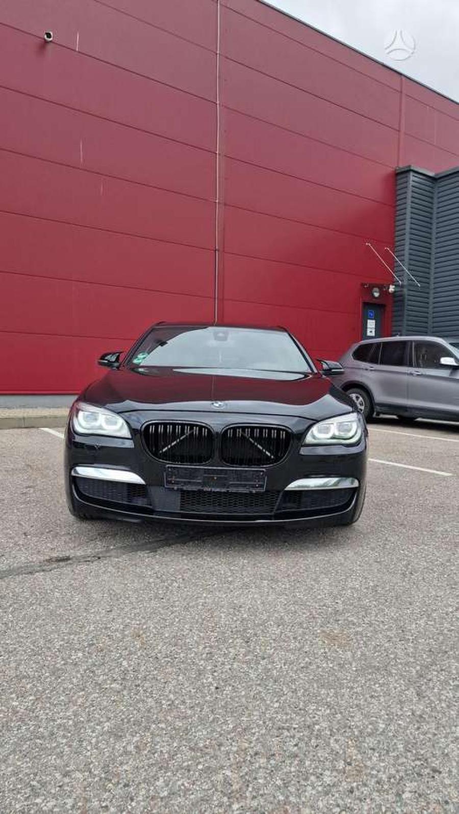 Black BMW 730 2013 in Kaunas, with an engine capacity of 2.99 L and mileage of 286 thousand km for 13450 €, photo 4 on AUTOMOTO.COM.LV