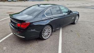 Black BMW 730 2013 in Kaunas, with an engine capacity of 2.99 L and mileage of 286 thousand km for 13450 €, photo 6 on AUTOMOTO.COM.LV