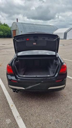 Black BMW 730 2013 in Kaunas, with an engine capacity of 2.99 L and mileage of 286 thousand km for 13450 €, photo 7 on AUTOMOTO.COM.LV