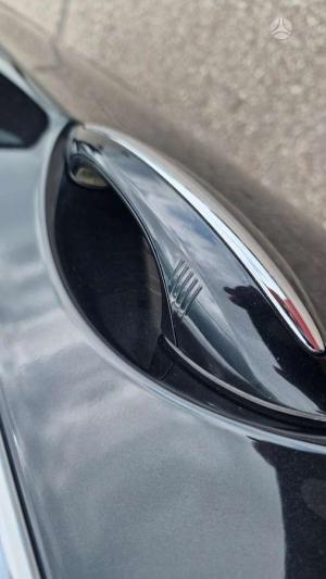 Black BMW 730 2013 in Kaunas, with an engine capacity of 2.99 L and mileage of 286 thousand km for 13450 €, photo 8 on AUTOMOTO.COM.LV