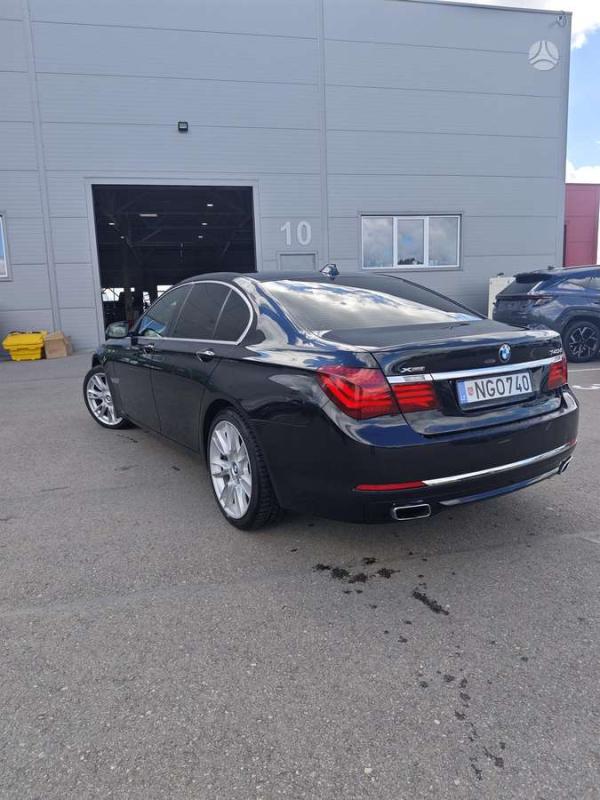 Black BMW 730 2013 in Vilnius, with an engine capacity of 3.99 L and mileage of 315 thousand km for 14500 €, photo 8 on AUTOMOTO.COM.LV