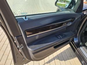 Black BMW 730 2013 in Klaipeda, with an engine capacity of 2.99 L and mileage of 266 thousand km for 13500 €, photo 14 on AUTOMOTO.COM.LV