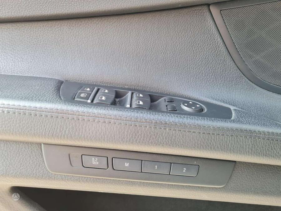Black BMW 730 2013 in Klaipeda, with an engine capacity of 2.99 L and mileage of 266 thousand km for 13500 €, photo 15 on AUTOMOTO.COM.LV