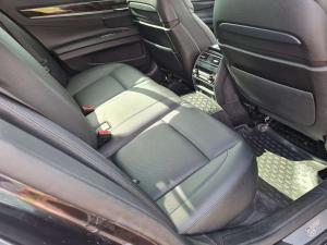 Black BMW 730 2013 in Klaipeda, with an engine capacity of 2.99 L and mileage of 266 thousand km for 13500 €, photo 18 on AUTOMOTO.COM.LV
