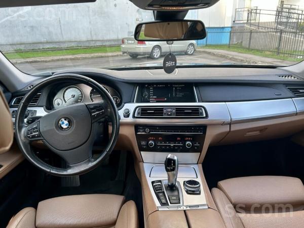 Melns BMW 730 2014 Rīga, ar dzinēja tilpumu 3.00 L un nobraukumu 0 tūkst. km par 14500 €, foto 10 vietnē AUTOMOTO.COM.LV