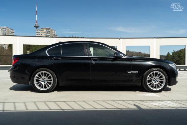 Melns BMW 730 2014 Viļņa, ar dzinēja tilpumu 3.00 L un nobraukumu 214 tūkst. km par 12950 €, foto 9 vietnē AUTOMOTO.COM.LV