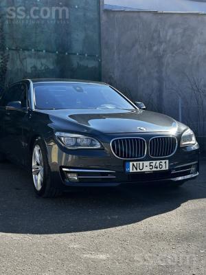 Black BMW 730 2014 in Riga, with an engine capacity of 3.00 L and mileage of 317 thousand km for 13200 €, photo 3 on AUTOMOTO.COM.LV