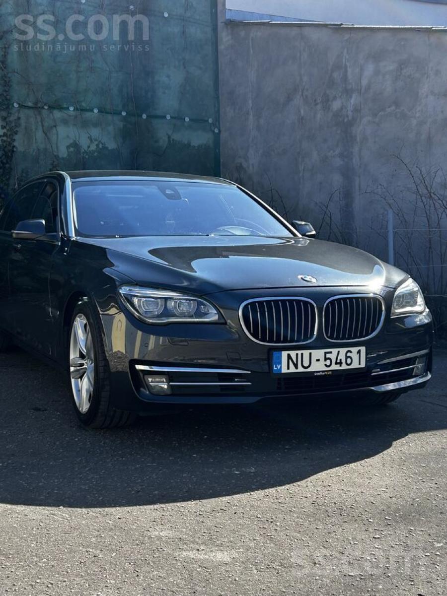 Black BMW 730 2014 in Riga, with an engine capacity of 3.00 L and mileage of 317 thousand km for 13200 €, photo 3 on AUTOMOTO.COM.LV