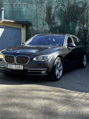 Black BMW 730 2014 in Riga, with an engine capacity of 3.00 L and mileage of 317 thousand km for 13200 €, photo 4 on AUTOMOTO.COM.LV