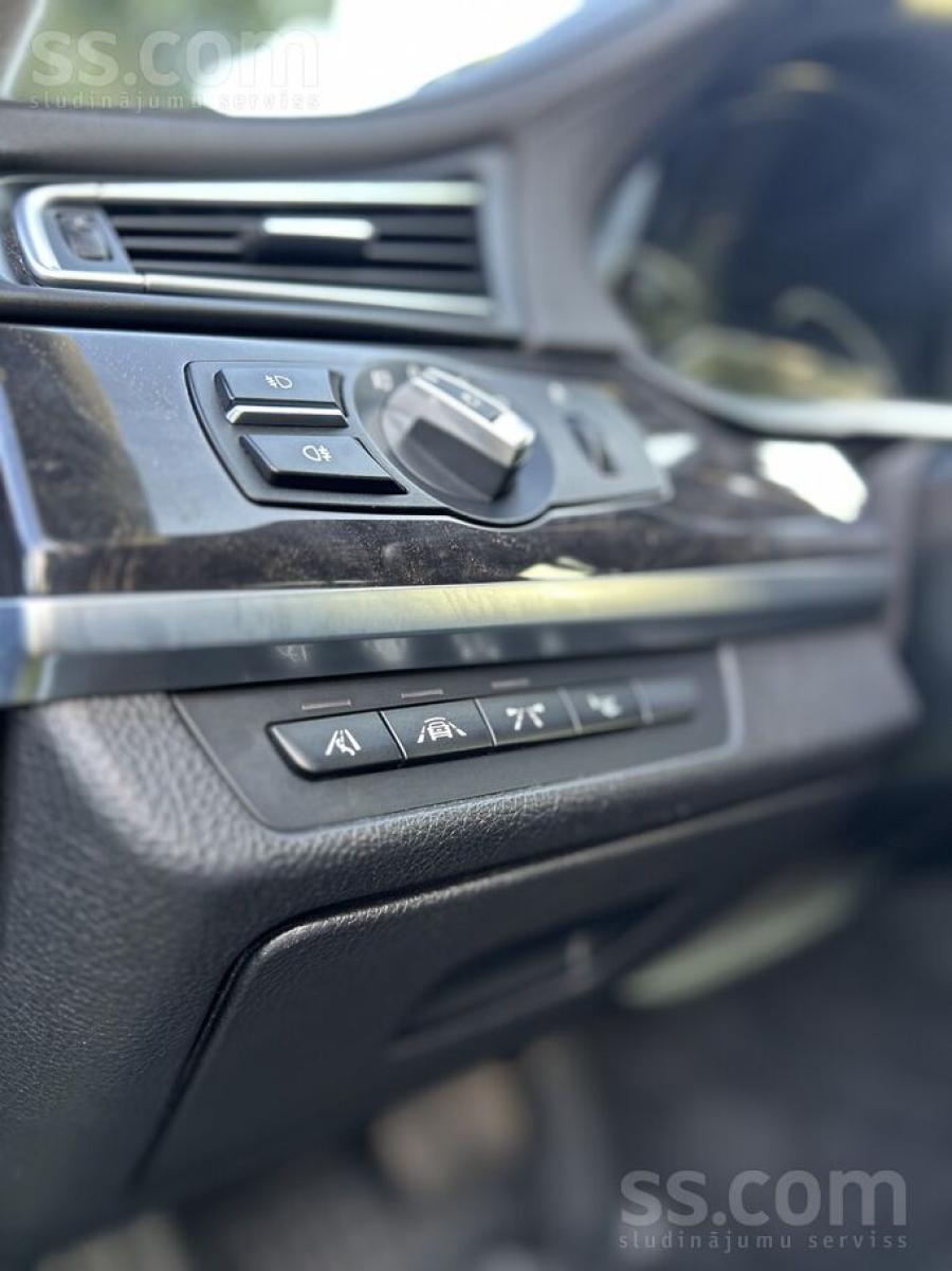 Black BMW 730 2014 in Riga, with an engine capacity of 3.00 L and mileage of 317 thousand km for 13200 €, photo 10 on AUTOMOTO.COM.LV