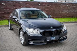 Black BMW 730 2014 in Marijampole, with an engine capacity of 2.99 L and mileage of 294 thousand km for 14950 €, photo 3 on AUTOMOTO.COM.LV
