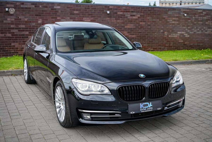 Black BMW 730 2014 in Marijampole, with an engine capacity of 2.99 L and mileage of 294 thousand km for 14950 €, photo 3 on AUTOMOTO.COM.LV