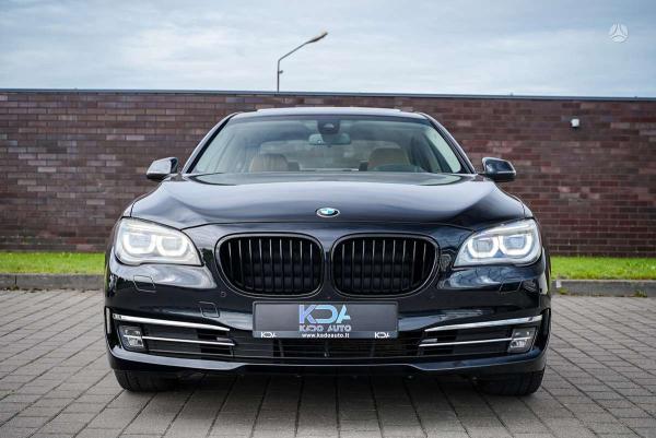 Black BMW 730 2014 in Marijampole, with an engine capacity of 2.99 L and mileage of 294 thousand km for 14950 €, photo 3 on AUTOMOTO.COM.LV