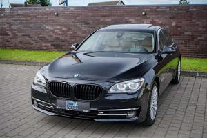 Black BMW 730 2014 in Marijampole, with an engine capacity of 2.99 L and mileage of 294 thousand km for 14950 €, photo 5 on AUTOMOTO.COM.LV