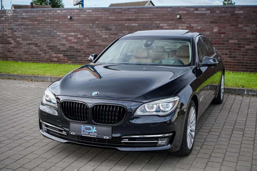 Black BMW 730 2014 in Marijampole, with an engine capacity of 2.99 L and mileage of 294 thousand km for 14950 €, photo 5 on AUTOMOTO.COM.LV