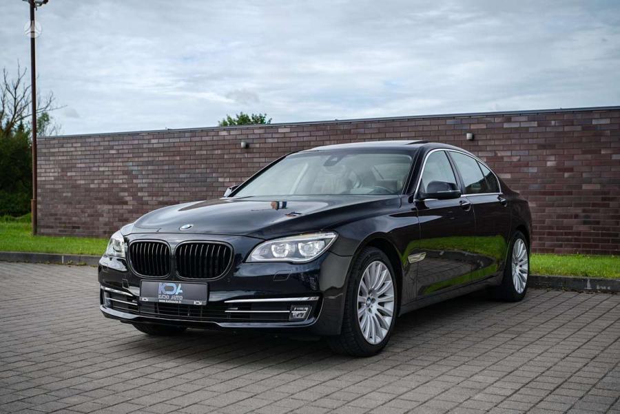 Black BMW 730 2014 in Marijampole, with an engine capacity of 2.99 L and mileage of 294 thousand km for 14950 €, photo 6 on AUTOMOTO.COM.LV