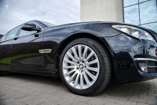 Black BMW 730 2014 in Marijampole, with an engine capacity of 2.99 L and mileage of 294 thousand km for 14950 €, photo 7 on AUTOMOTO.COM.LV