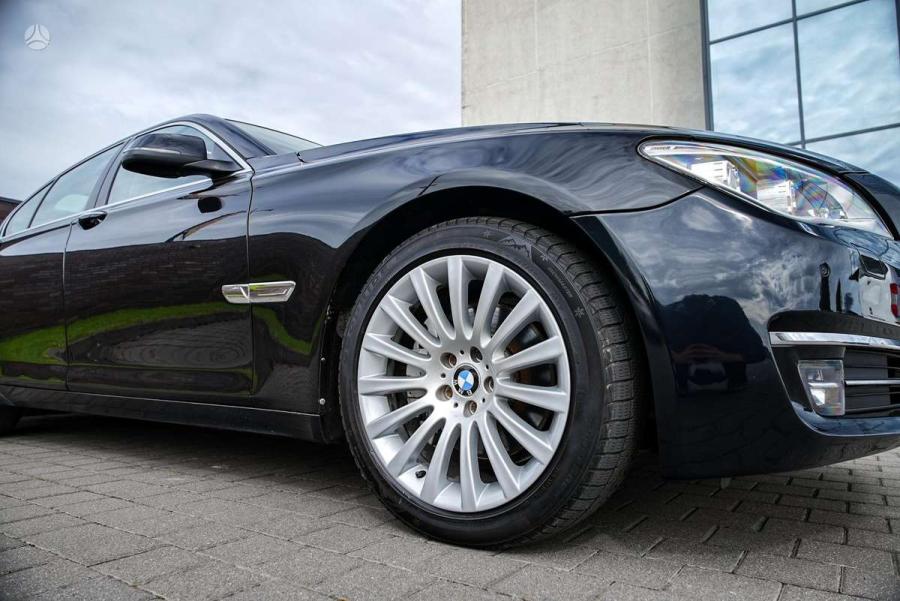 Black BMW 730 2014 in Marijampole, with an engine capacity of 2.99 L and mileage of 294 thousand km for 14950 €, photo 8 on AUTOMOTO.COM.LV