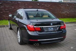 Black BMW 730 2014 in Marijampole, with an engine capacity of 2.99 L and mileage of 294 thousand km for 14950 €, photo 11 on AUTOMOTO.COM.LV