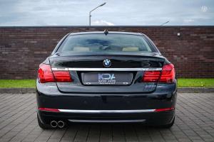 Black BMW 730 2014 in Marijampole, with an engine capacity of 2.99 L and mileage of 294 thousand km for 14950 €, photo 12 on AUTOMOTO.COM.LV