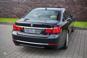 Black BMW 730 2014 in Marijampole, with an engine capacity of 2.99 L and mileage of 294 thousand km for 14950 €, photo 13 on AUTOMOTO.COM.LV