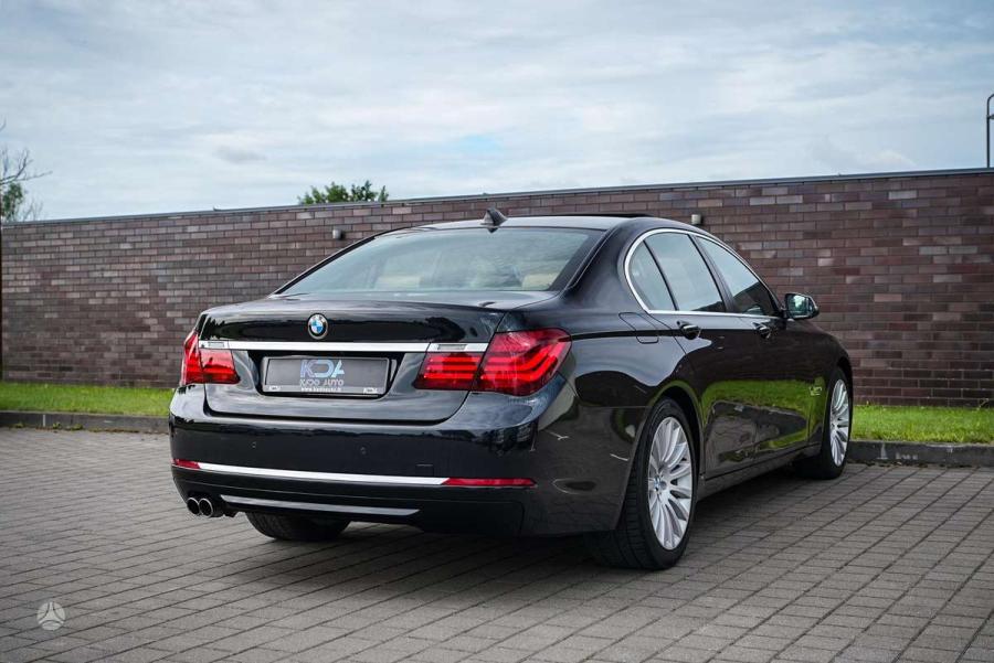 Black BMW 730 2014 in Marijampole, with an engine capacity of 2.99 L and mileage of 294 thousand km for 14950 €, photo 14 on AUTOMOTO.COM.LV