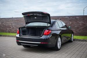 Black BMW 730 2014 in Marijampole, with an engine capacity of 2.99 L and mileage of 294 thousand km for 14950 €, photo 15 on AUTOMOTO.COM.LV
