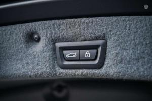 Black BMW 730 2014 in Marijampole, with an engine capacity of 2.99 L and mileage of 294 thousand km for 14950 €, photo 17 on AUTOMOTO.COM.LV